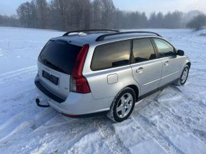 Grey Volvo V50 2008 in Siauliai, with an engine capacity of 1.56 L and mileage of 284 thousand km for 2550 €, photo 7 on AUTOMOTO.COM.LV