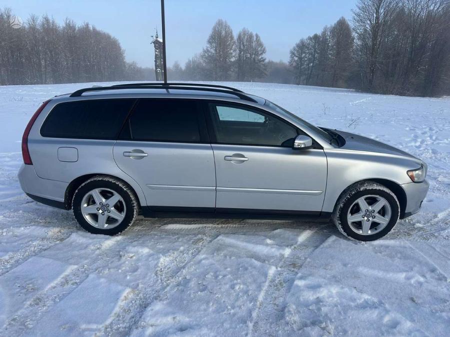 Grey Volvo V50 2008 in Siauliai, with an engine capacity of 1.56 L and mileage of 284 thousand km for 2550 €, photo 8 on AUTOMOTO.COM.LV