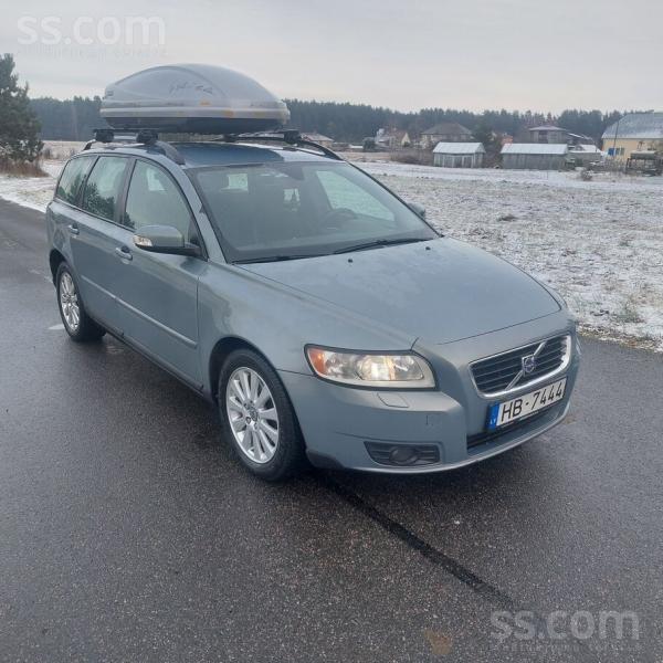 Grey Volvo V50 2008 in Riga, with an engine capacity of 2.00 L and mileage of 475 thousand km for 2450 €, photo 2 on AUTOMOTO.COM.LV
