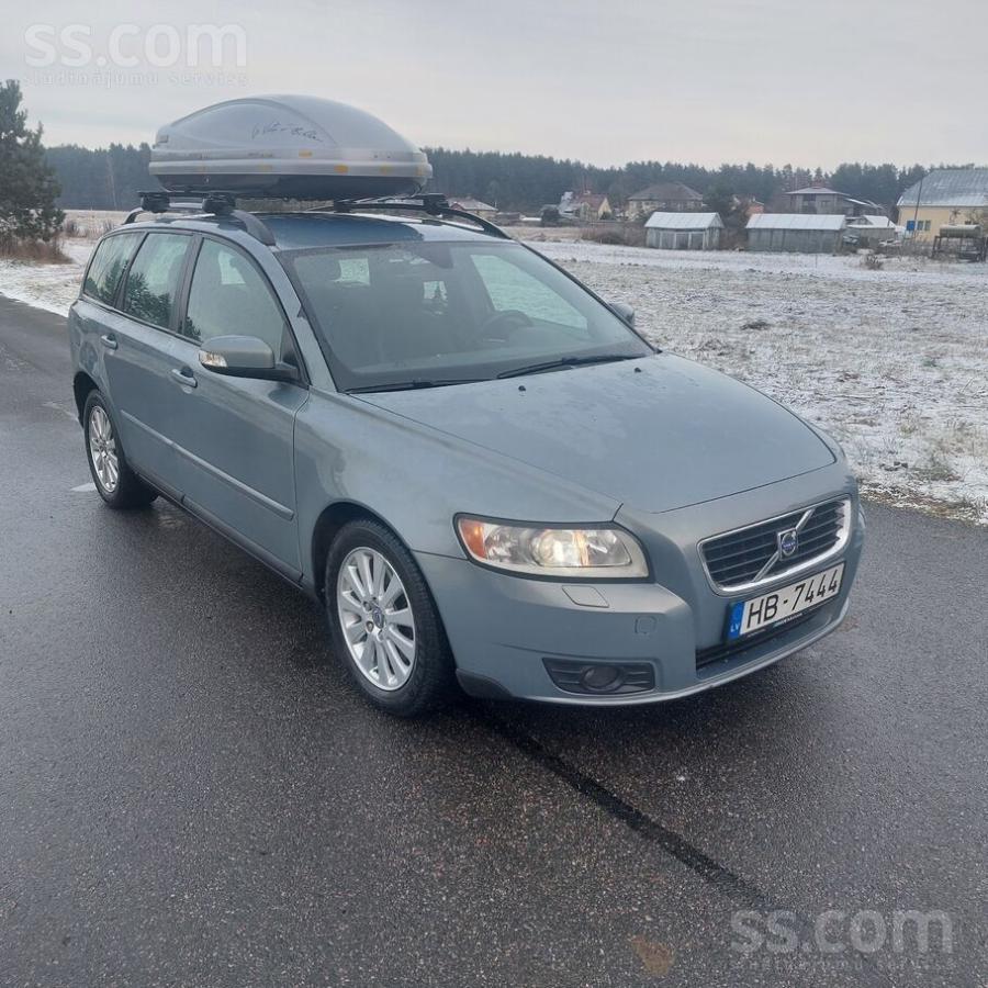 Grey Volvo V50 2008 in Riga, with an engine capacity of 2.00 L and mileage of 475 thousand km for 2450 €, photo 2 on AUTOMOTO.COM.LV