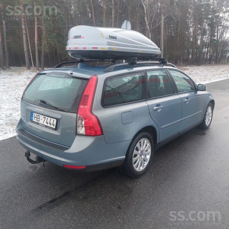 Grey Volvo V50 2008 in Riga, with an engine capacity of 2.00 L and mileage of 475 thousand km for 2450 €, photo 3 on AUTOMOTO.COM.LV