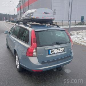 Grey Volvo V50 2008 in Riga, with an engine capacity of 2.00 L and mileage of 475 thousand km for 2450 €, photo 4 on AUTOMOTO.COM.LV