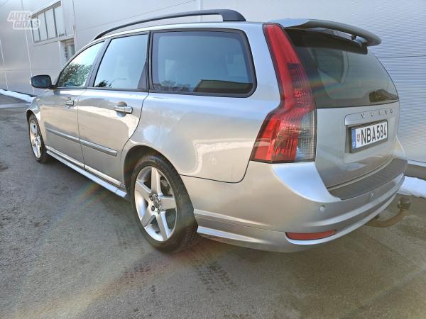 Grey Volvo V50 2008 in Utena, with an engine capacity of 2.00 L and mileage of 284 thousand km for 2900 €, photo 4 on AUTOMOTO.COM.LV
