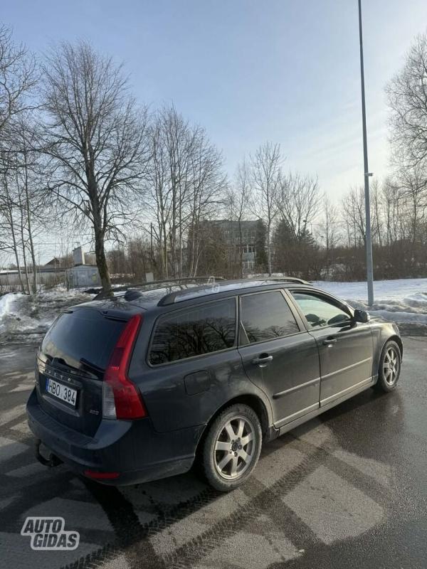 Grey Volvo V50 2008 in Siauliai, with an engine capacity of 2.00 L and mileage of 380 thousand km for 1950 €, photo 1 on AUTOMOTO.COM.LV