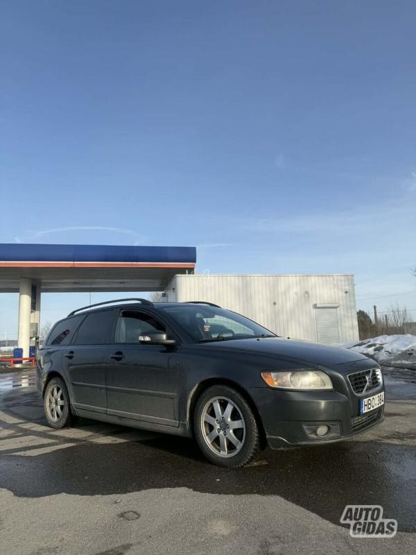 Grey Volvo V50 2008 in Siauliai, with an engine capacity of 2.00 L and mileage of 380 thousand km for 1950 €, photo 3 on AUTOMOTO.COM.LV