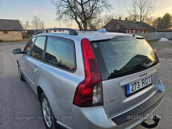 Pelēks Volvo V50 2008 Paide, ar dzinēja tilpumu 1.60 L un nobraukumu 325 tūkst. km par 2990 €, foto 6 vietnē AUTOMOTO.COM.LV