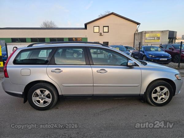 Pelēks Volvo V50 2008 Paide, ar dzinēja tilpumu 1.60 L un nobraukumu 325 tūkst. km par 2990 €, foto 7 vietnē AUTOMOTO.COM.LV