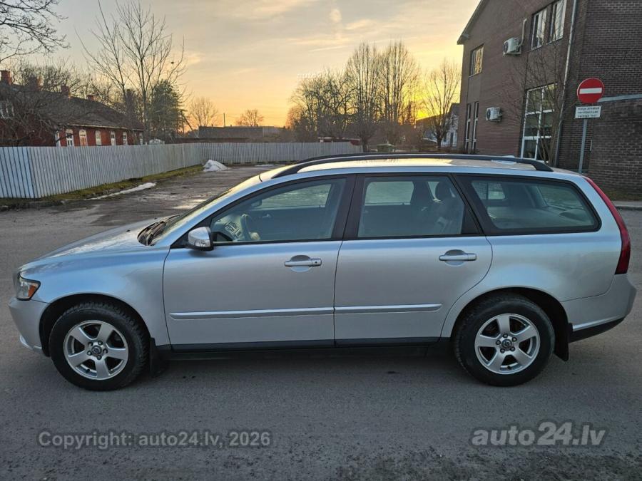 Grey Volvo V50 2008 in Paide, with an engine capacity of 1.60 L and mileage of 325 thousand km for 2990 €, photo 3 on AUTOMOTO.COM.LV