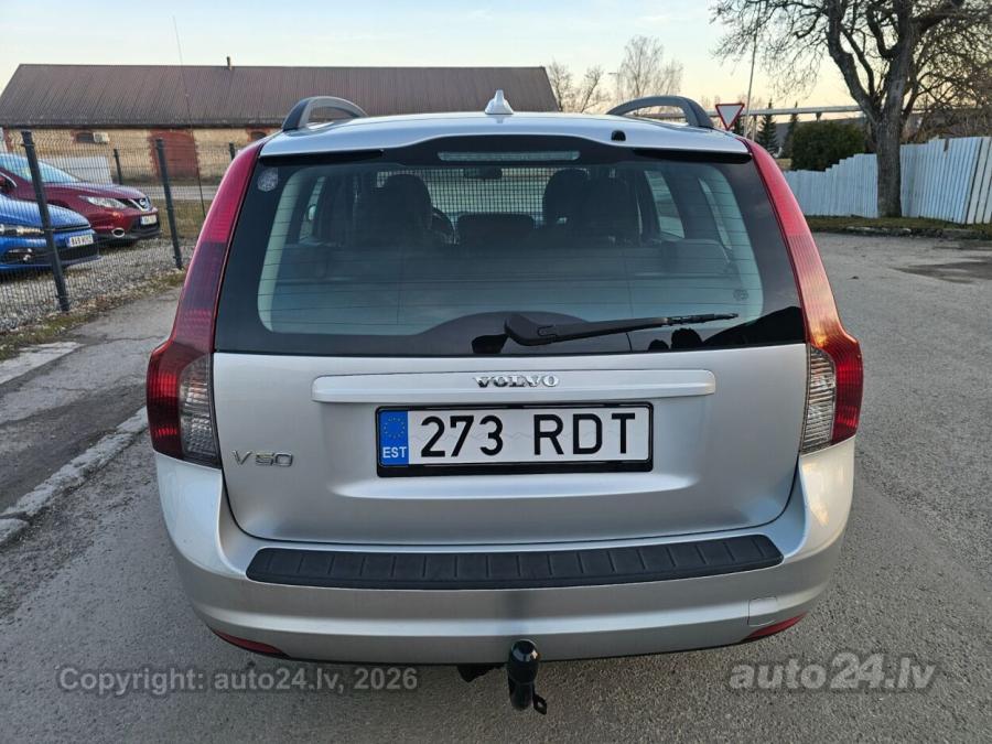 Grey Volvo V50 2008 in Paide, with an engine capacity of 1.60 L and mileage of 325 thousand km for 2990 €, photo 5 on AUTOMOTO.COM.LV
