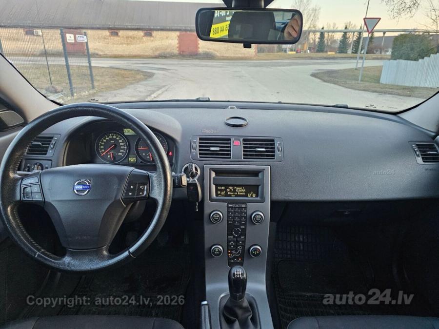 Grey Volvo V50 2008 in Paide, with an engine capacity of 1.60 L and mileage of 325 thousand km for 2990 €, photo 8 on AUTOMOTO.COM.LV