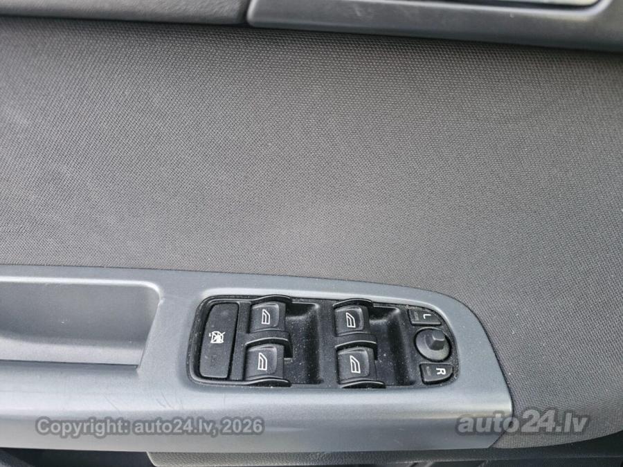 Grey Volvo V50 2008 in Paide, with an engine capacity of 1.60 L and mileage of 325 thousand km for 2990 €, photo 12 on AUTOMOTO.COM.LV