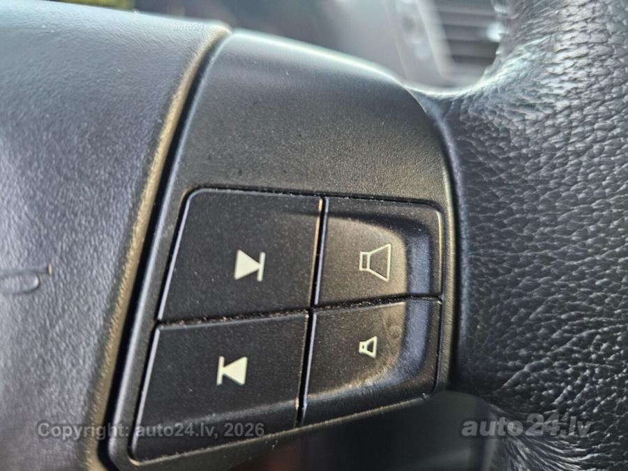 Grey Volvo V50 2008 in Paide, with an engine capacity of 1.60 L and mileage of 325 thousand km for 2990 €, photo 13 on AUTOMOTO.COM.LV
