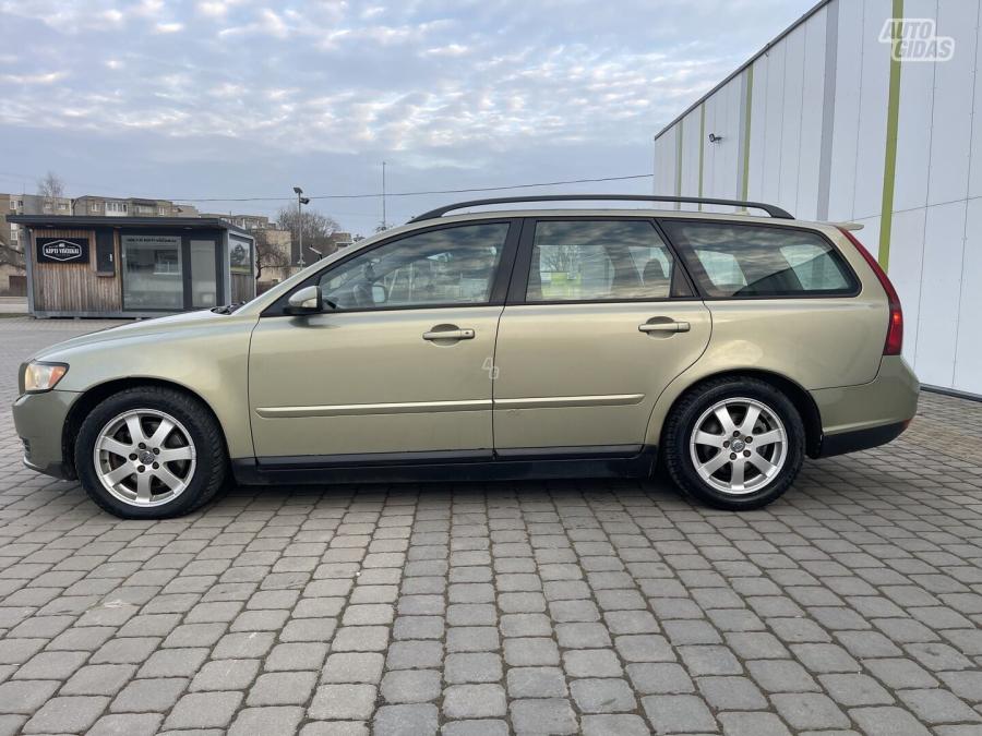 Grey Volvo V50 2008 in Raseiniai, with an engine capacity of 2.00 L and mileage of 300 thousand km for 1700 €, photo 3 on AUTOMOTO.COM.LV