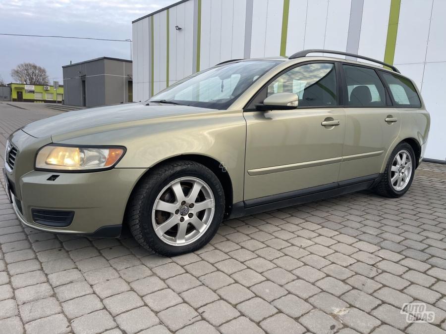Grey Volvo V50 2008 in Raseiniai, with an engine capacity of 2.00 L and mileage of 300 thousand km for 1700 €, photo 4 on AUTOMOTO.COM.LV