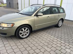 Grey Volvo V50 2008 in Raseiniai, with an engine capacity of 2.00 L and mileage of 300 thousand km for 1700 €, photo 5 on AUTOMOTO.COM.LV