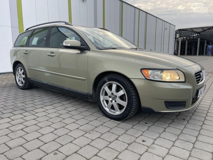 Grey Volvo V50 2008 in Raseiniai, with an engine capacity of 2.00 L and mileage of 300 thousand km for 1700 €, photo 8 on AUTOMOTO.COM.LV
