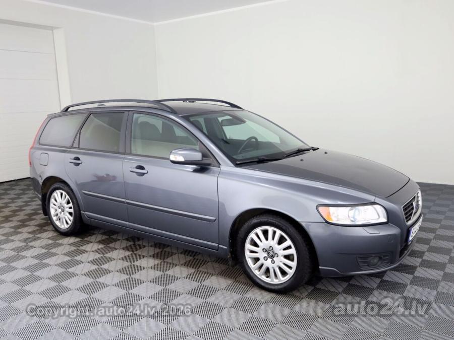 Grey Volvo V50 2008 in Tallinn, with an engine capacity of 2.40 L and mileage of 248 thousand km for 1899 €, photo 1 on AUTOMOTO.COM.LV