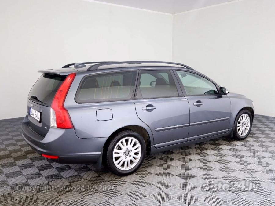 Grey Volvo V50 2008 in Tallinn, with an engine capacity of 2.40 L and mileage of 248 thousand km for 1899 €, photo 3 on AUTOMOTO.COM.LV