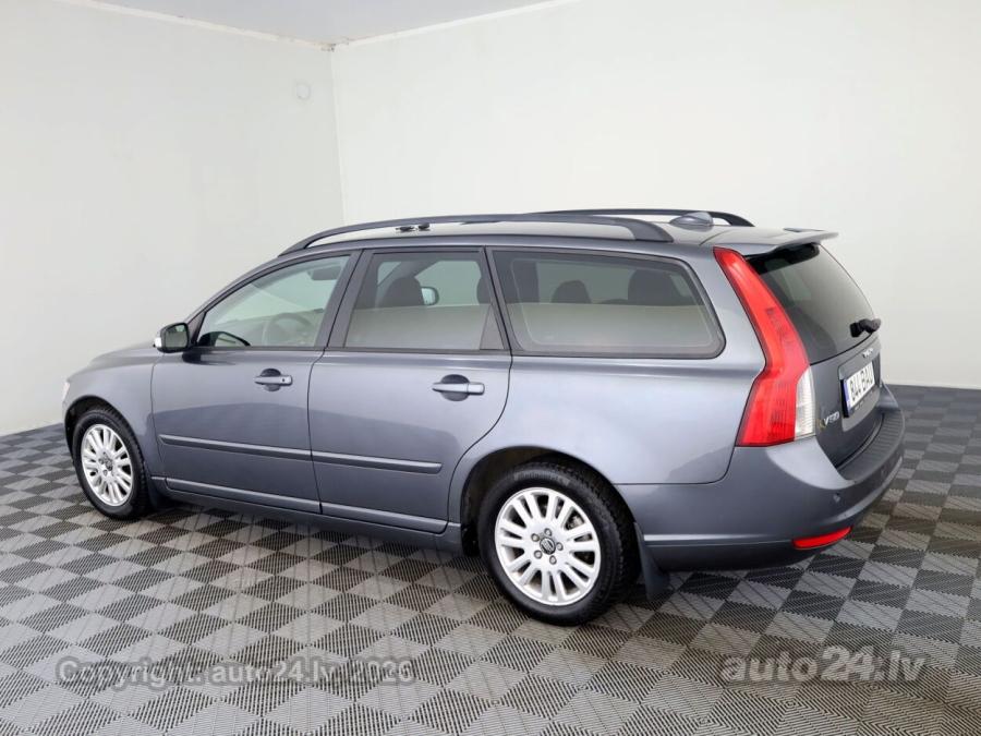 Grey Volvo V50 2008 in Tallinn, with an engine capacity of 2.40 L and mileage of 248 thousand km for 1899 €, photo 4 on AUTOMOTO.COM.LV