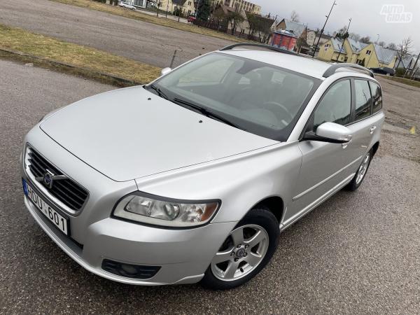Pelēks Volvo V50 2008 Alīta, ar dzinēja tilpumu 1.60 L un nobraukumu 220 tūkst. km par 2400 €, foto 1 vietnē AUTOMOTO.COM.LV