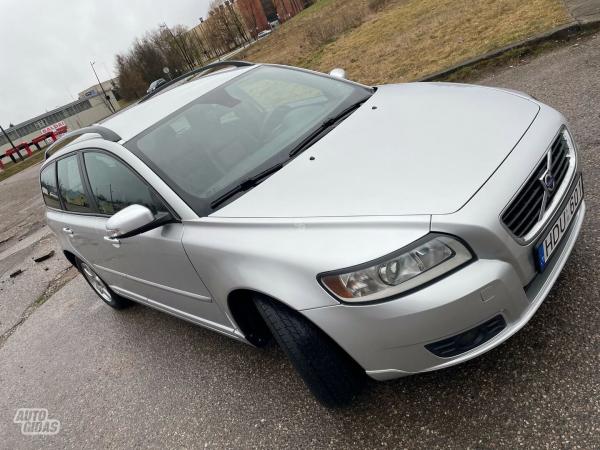 Pelēks Volvo V50 2008 Alīta, ar dzinēja tilpumu 1.60 L un nobraukumu 220 tūkst. km par 2400 €, foto 2 vietnē AUTOMOTO.COM.LV