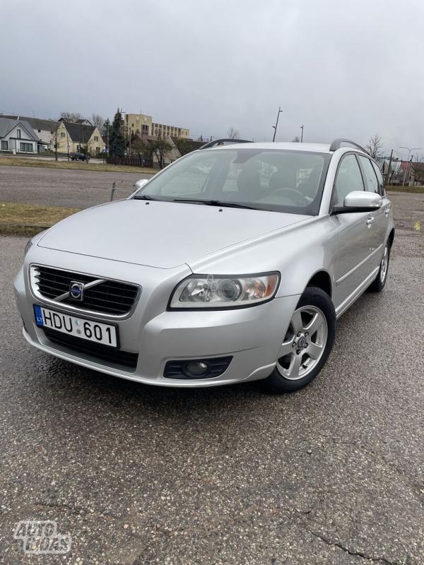 Pelēks Volvo V50 2008 Alīta, ar dzinēja tilpumu 1.60 L un nobraukumu 220 tūkst. km par 2400 €, foto 3 vietnē AUTOMOTO.COM.LV