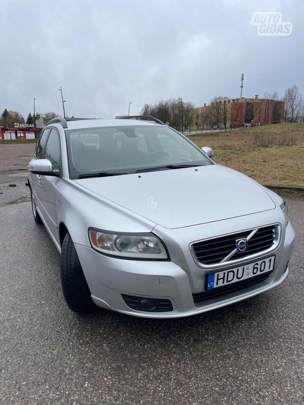 Pelēks Volvo V50 2008 Alīta, ar dzinēja tilpumu 1.60 L un nobraukumu 220 tūkst. km par 2400 €, foto 5 vietnē AUTOMOTO.COM.LV