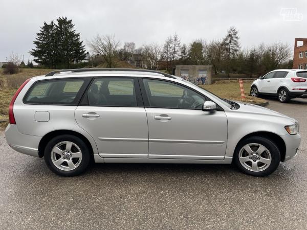 Pelēks Volvo V50 2008 Alīta, ar dzinēja tilpumu 1.60 L un nobraukumu 220 tūkst. km par 2400 €, foto 6 vietnē AUTOMOTO.COM.LV