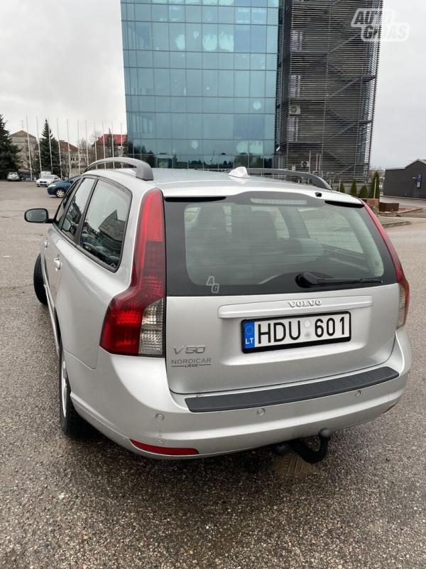 Pelēks Volvo V50 2008 Alīta, ar dzinēja tilpumu 1.60 L un nobraukumu 220 tūkst. km par 2400 €, foto 8 vietnē AUTOMOTO.COM.LV