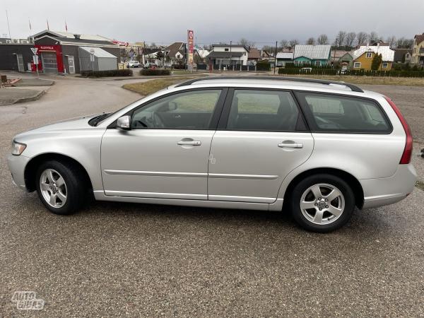 Pelēks Volvo V50 2008 Alīta, ar dzinēja tilpumu 1.60 L un nobraukumu 220 tūkst. km par 2400 €, foto 9 vietnē AUTOMOTO.COM.LV