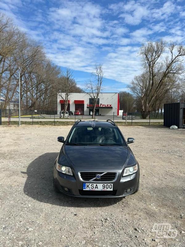 Grey Volvo V50 2008 in Klaipeda, with an engine capacity of 2.40 L and mileage of 228 thousand km for 1250 €, photo 2 on AUTOMOTO.COM.LV