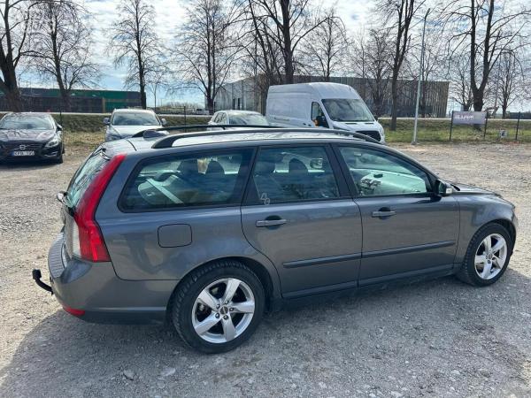 Grey Volvo V50 2008 in Klaipeda, with an engine capacity of 2.40 L and mileage of 228 thousand km for 1250 €, photo 5 on AUTOMOTO.COM.LV