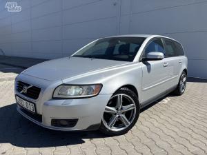 Pelēks Volvo V50 2008 Kauņa, ar dzinēja tilpumu 2.00 L un nobraukumu 330 tūkst. km par 1990 €, foto  vietnē AUTOMOTO.COM.LV