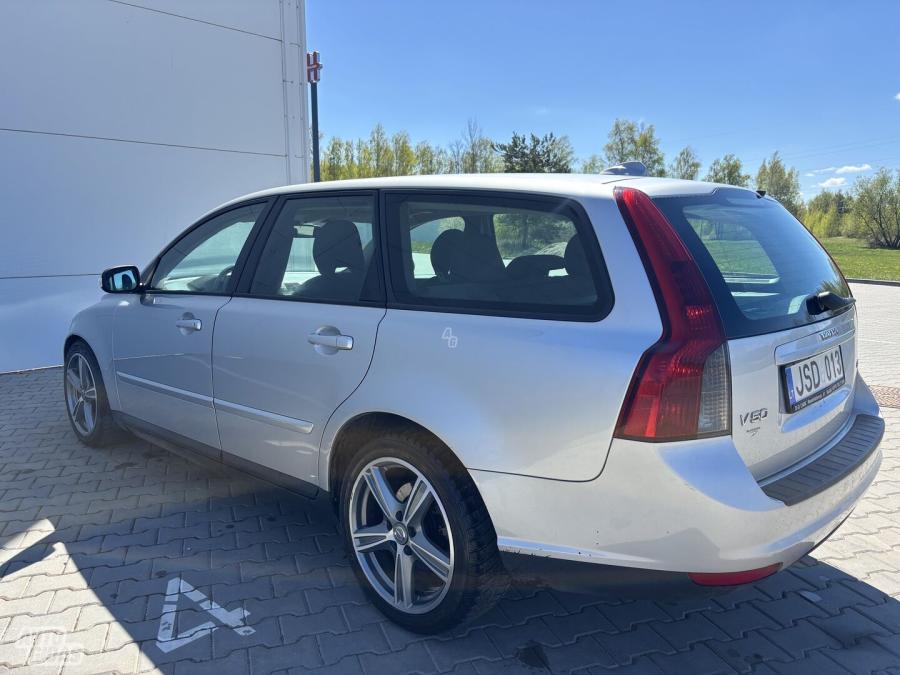 Pelēks Volvo V50 2008 Kauņa, ar dzinēja tilpumu 2.00 L un nobraukumu 330 tūkst. km par 1990 €, foto 10 vietnē AUTOMOTO.COM.LV