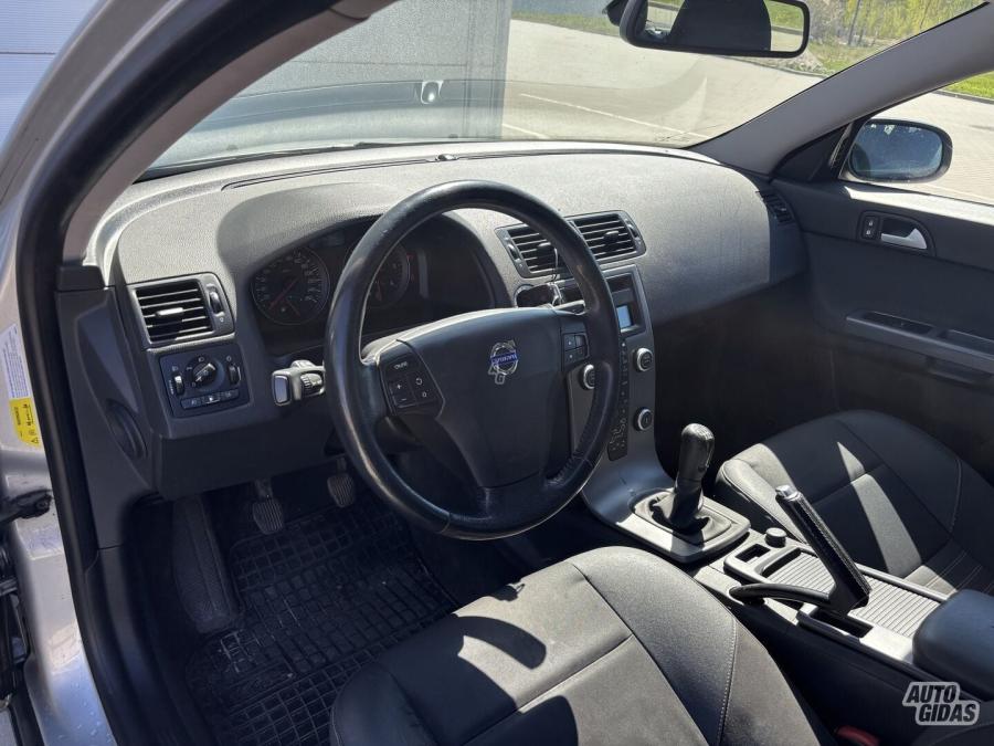 Pelēks Volvo V50 2008 Kauņa, ar dzinēja tilpumu 2.00 L un nobraukumu 330 tūkst. km par 1990 €, foto 14 vietnē AUTOMOTO.COM.LV