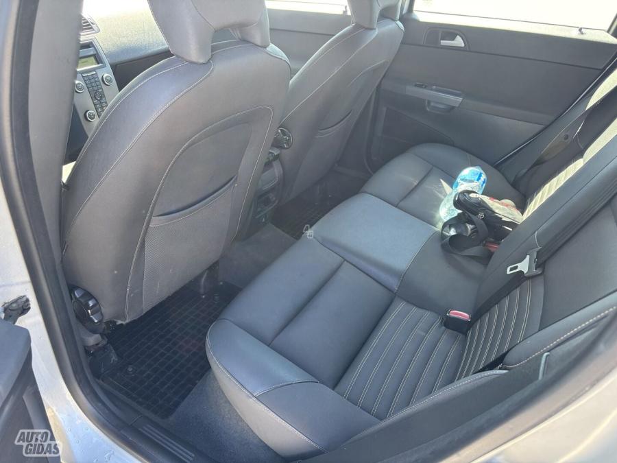 Pelēks Volvo V50 2008 Kauņa, ar dzinēja tilpumu 2.00 L un nobraukumu 330 tūkst. km par 1990 €, foto 16 vietnē AUTOMOTO.COM.LV