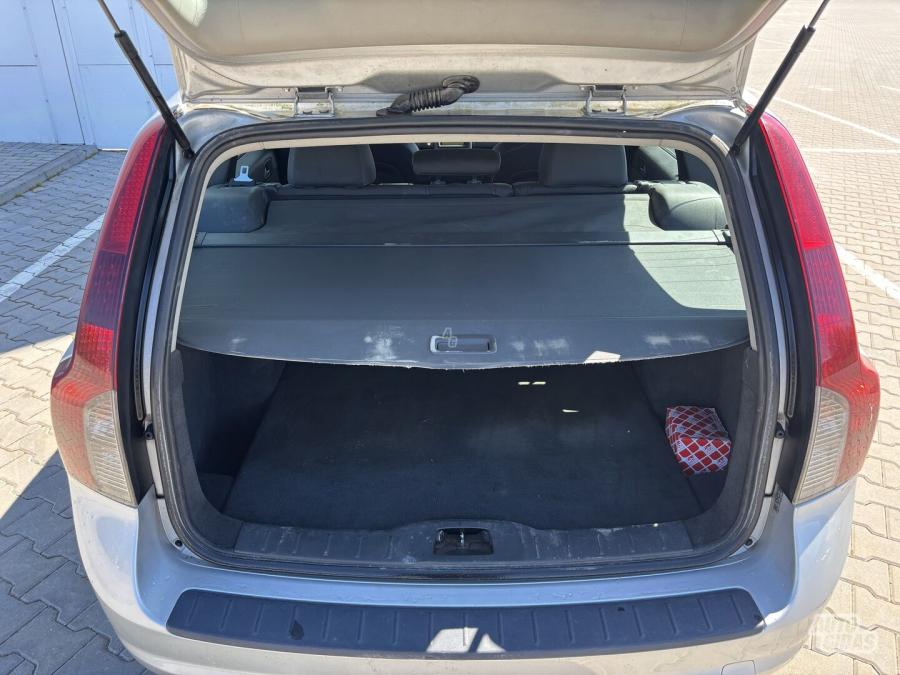 Pelēks Volvo V50 2008 Kauņa, ar dzinēja tilpumu 2.00 L un nobraukumu 330 tūkst. km par 1990 €, foto 17 vietnē AUTOMOTO.COM.LV