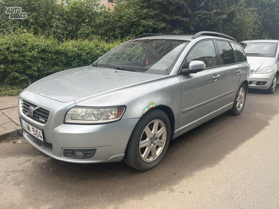 Grey Volvo V50 2008 in Kaunas, with an engine capacity of 2.00 L and mileage of 332 thousand km for 800 €, photo 1 on AUTOMOTO.COM.LV
