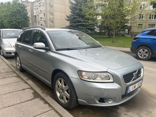 Серый Вольво В50 2008 в Каунас, объемом двигателя 2.00 л и пробегом 332 тыс. км за 800 €, фото 2 на AUTOMOTO.COM.LV