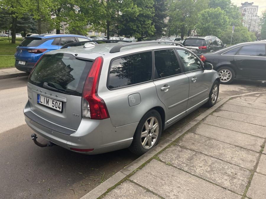 Grey Volvo V50 2008 in Kaunas, with an engine capacity of 2.00 L and mileage of 332 thousand km for 800 €, photo 7 on AUTOMOTO.COM.LV