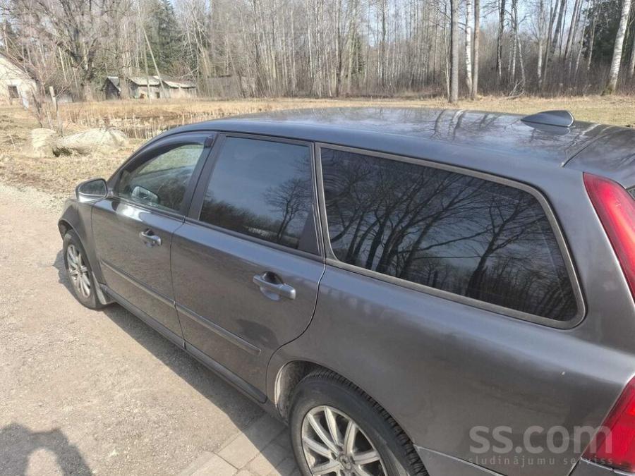 Pelēks Volvo V50 2008 Rīga, ar dzinēja tilpumu 1.60 L un nobraukumu 295 tūkst. km par 1300 €, foto 3 vietnē AUTOMOTO.COM.LV