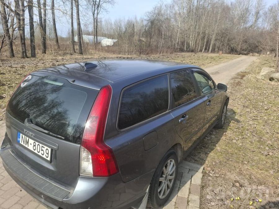 Pelēks Volvo V50 2008 Rīga, ar dzinēja tilpumu 1.60 L un nobraukumu 295 tūkst. km par 1300 €, foto 4 vietnē AUTOMOTO.COM.LV