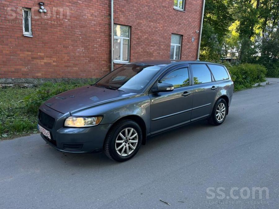 Pelēks Volvo V50 2008 Rīga, ar dzinēja tilpumu 1.60 L un nobraukumu 0 tūkst. km par 1599 €, foto 1 vietnē AUTOMOTO.COM.LV