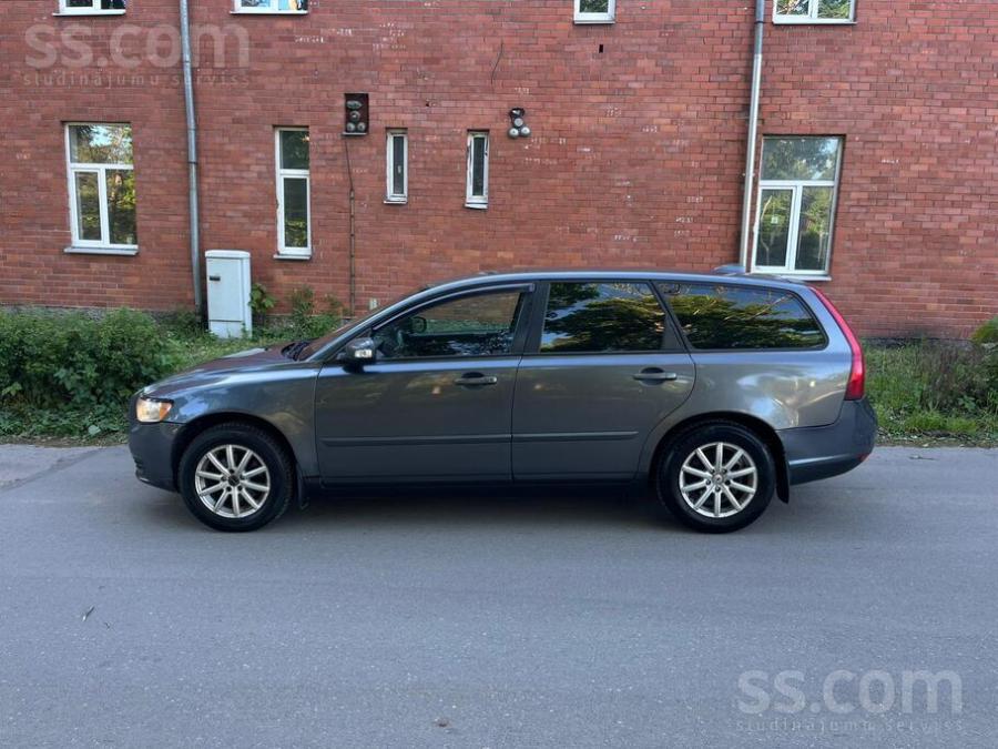 Pelēks Volvo V50 2008 Rīga, ar dzinēja tilpumu 1.60 L un nobraukumu 0 tūkst. km par 1599 €, foto 3 vietnē AUTOMOTO.COM.LV