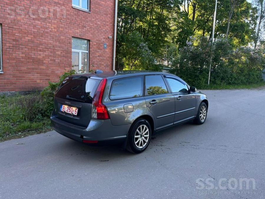 Pelēks Volvo V50 2008 Rīga, ar dzinēja tilpumu 1.60 L un nobraukumu 0 tūkst. km par 1599 €, foto 6 vietnē AUTOMOTO.COM.LV