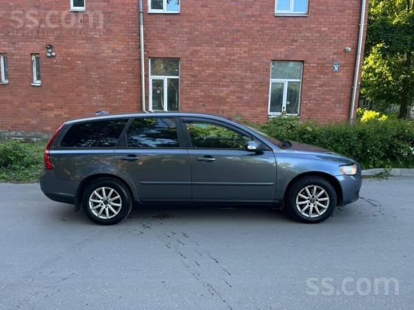 Серый Вольво В50 2008 в Рига, объемом двигателя 1.60 л и пробегом 0 тыс. км за 1599 €, фото 6 на AUTOMOTO.COM.LV