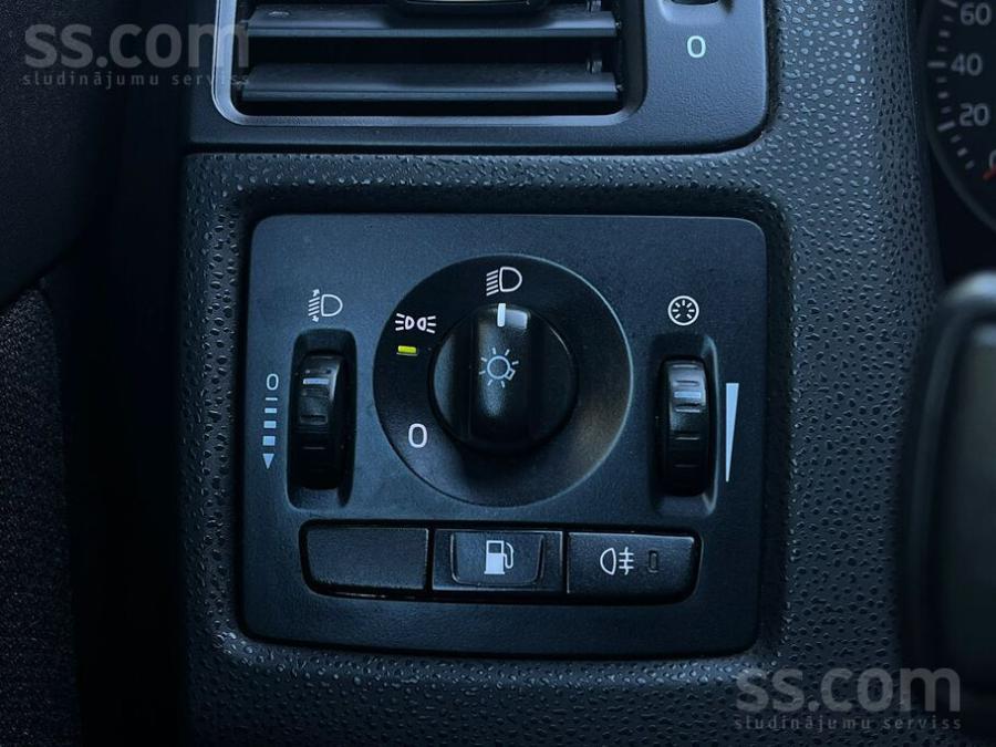 Pelēks Volvo V50 2008 Rīga, ar dzinēja tilpumu 1.60 L un nobraukumu 0 tūkst. km par 1599 €, foto 14 vietnē AUTOMOTO.COM.LV