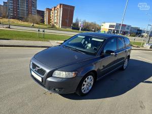 Grey Volvo V50 2008 in Mazeikiai, with an engine capacity of 2.40 L and mileage of 370 thousand km for 2300 €, photo  on AUTOMOTO.COM.LV