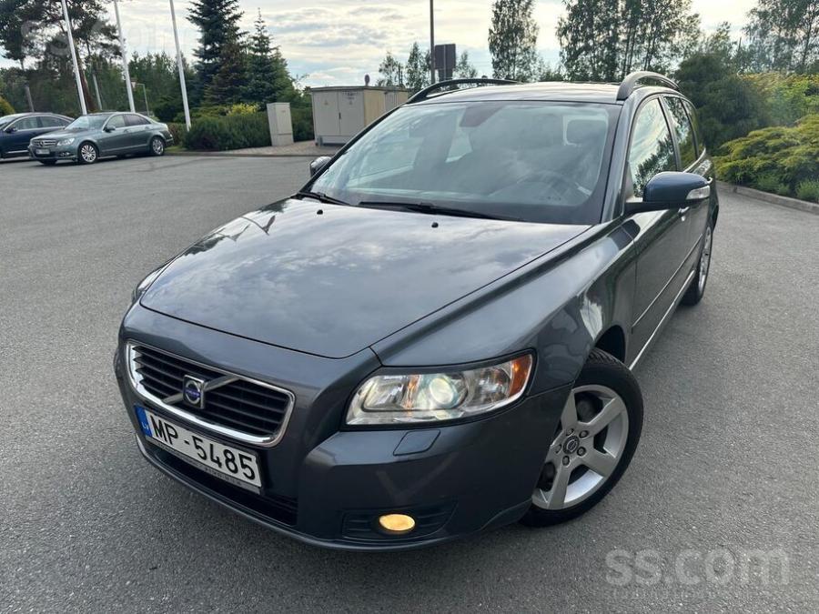 Серый Вольво В50 2008 в Рига, объемом двигателя 2.00 л и пробегом 298 тыс. км за 1990 €, фото 1 на AUTOMOTO.COM.LV