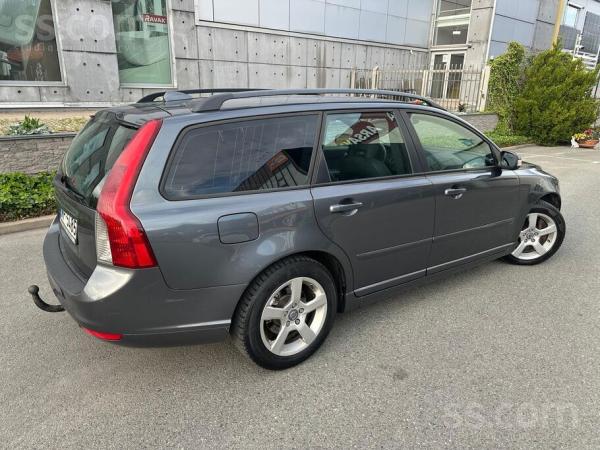Grey Volvo V50 2008 in Riga, with an engine capacity of 2.00 L and mileage of 298 thousand km for 1990 €, photo 5 on AUTOMOTO.COM.LV